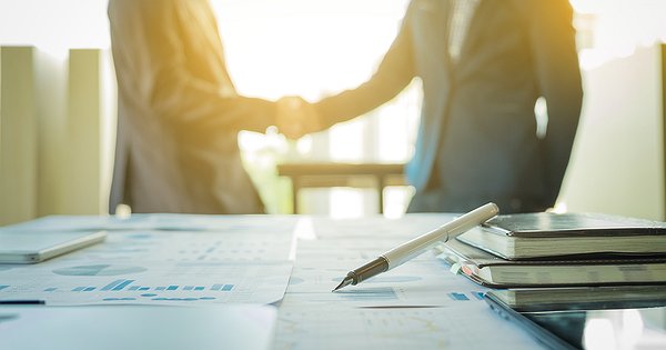 Cómo dar la mano en diferentes países del mundo | Estilo de vida ...